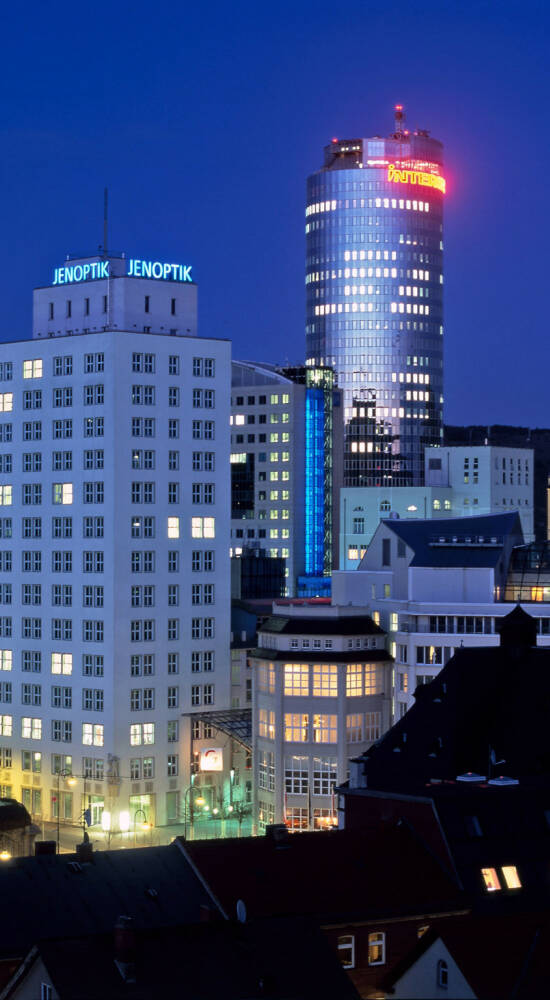 Ernst-Abbe-Hochhaus bei Nacht, Jenoptik AG Bild 16158 // Die Jenoptik ... Ernst-Abbe-Hochhaus bei Nacht, Jenoptik AG Bild 16158 // Die Jenoptik ...